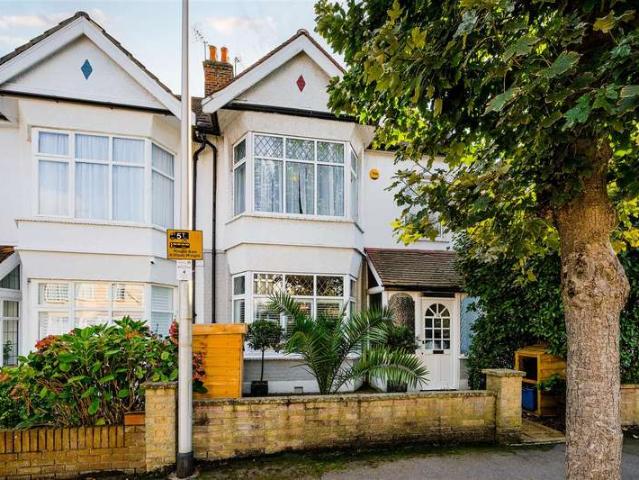 5 Bedroom End Of Terrace House