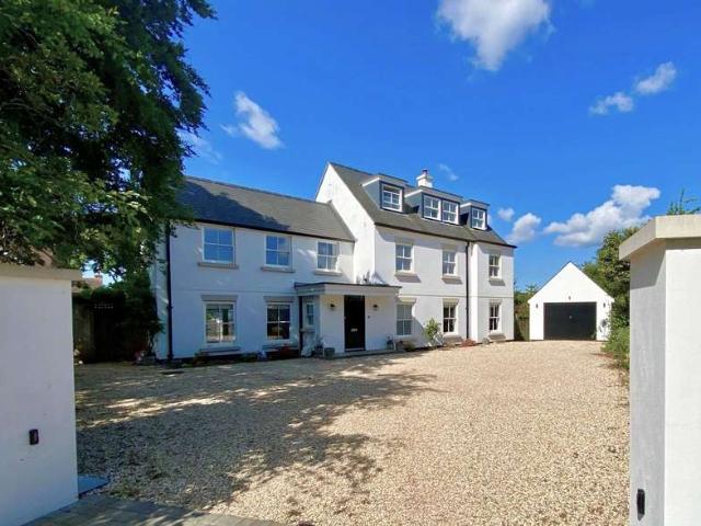 5 Bedroom House