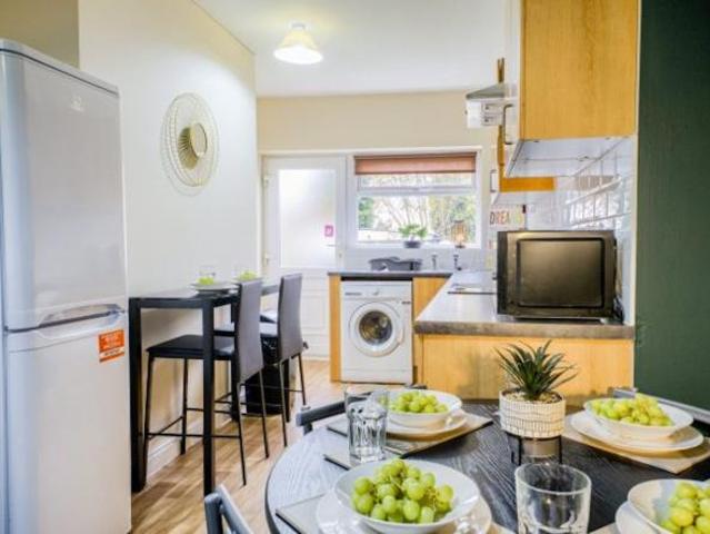 5 Bedroom House Coventry Coventry 65827354