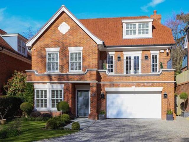 5 Bedroom House Cobham Surrey 101677790