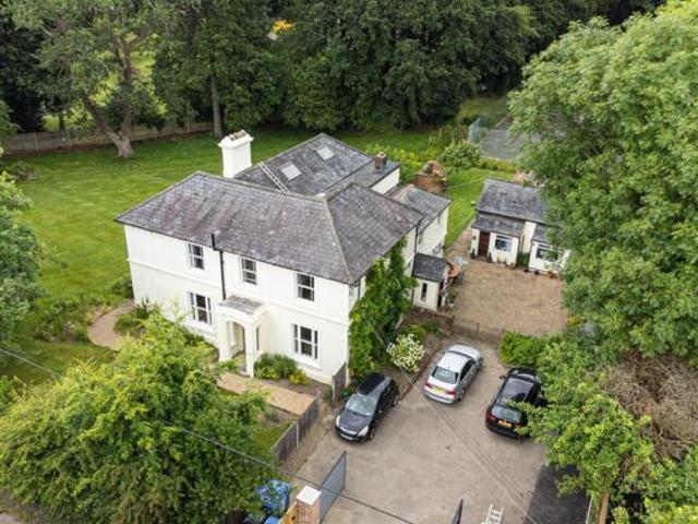 5 Bedroom House Copthorne West Sussex LS101675027