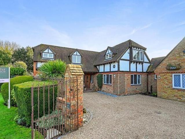 5 Bedroom House Chalfont St. Peter Buckinghamshire LS100132721