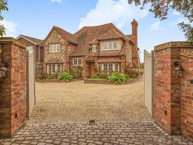 5 Bedroom House Chalfont St. Peter Buckinghamshire LS101676555