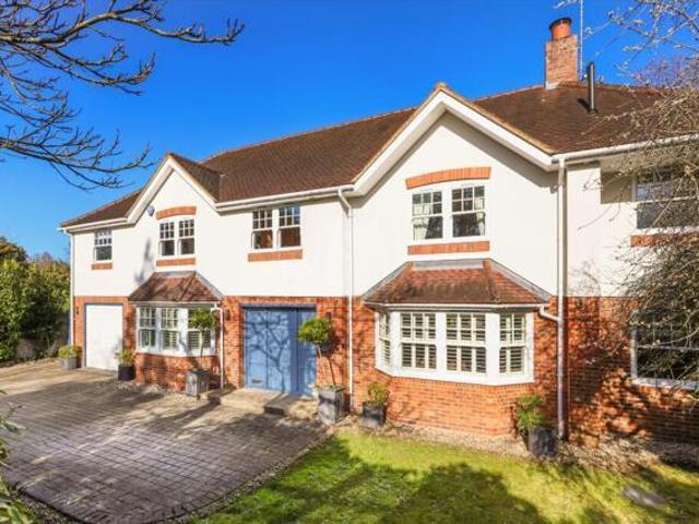 5 Bedroom House Chessington Great London LS101351796