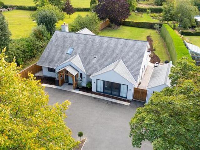5 Bedroom House Chesterfield Derbyshire 98612396