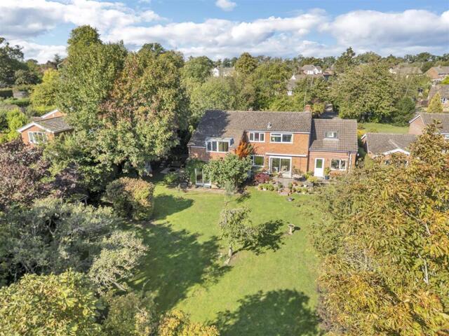 5 Bedroom House Chevington Chevington LS101231844