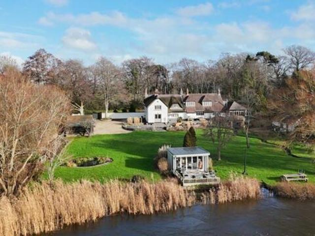 5 Bedroom House Christchurch Dorset LS99092794