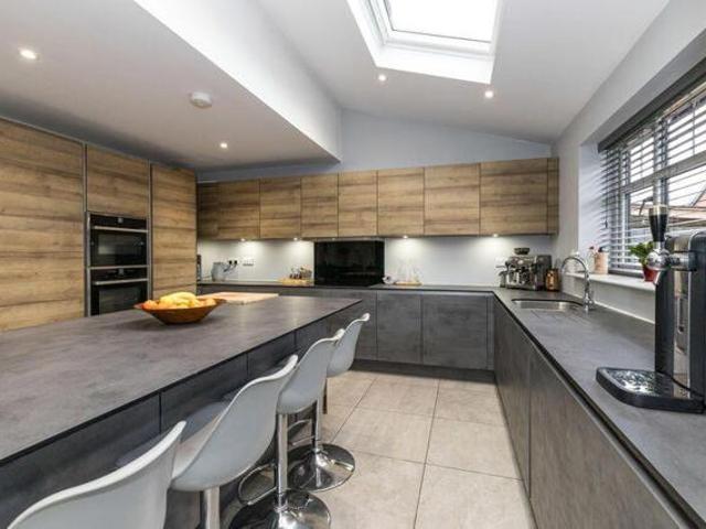 5 Bedroom House Clayton Le Woods Lancashire 100426668