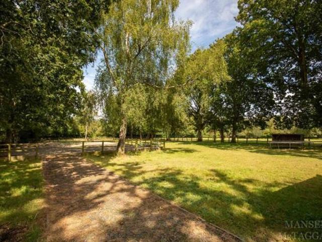 5 Bedroom House Crawley West Sussex 100456282