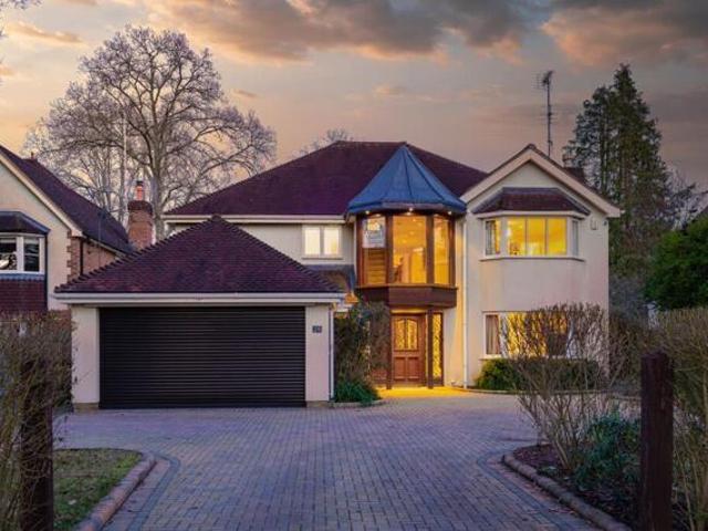 5 Bedroom House Crowthorne Wokingham LS99986439