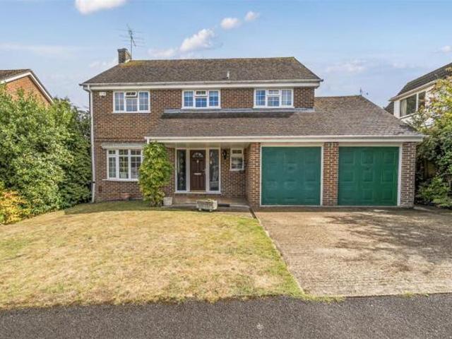 5 Bedroom House Crowthorne Wokingham LS100502960