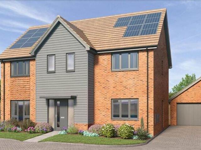 5 Bedroom House Crowthorne Berkshire LS90911607