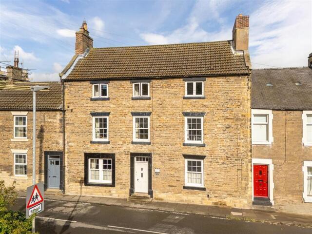 5 Bedroom House Cumbria Northumberland LS99290241