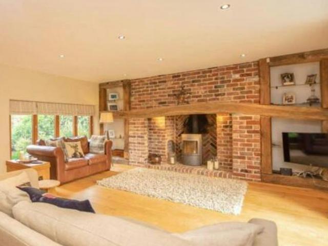 5 Bedroom House Ash Ash LS86708993