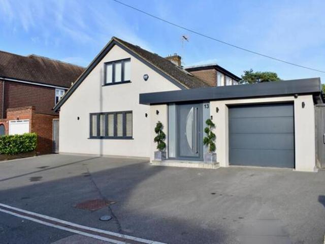5 Bedroom House Ashtead Surrey LS98386968