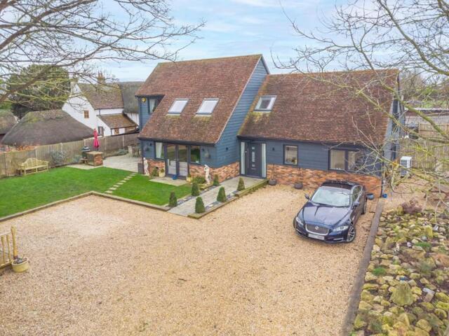 5 Bedroom House Aylesbury Buckinghamshire 98687625