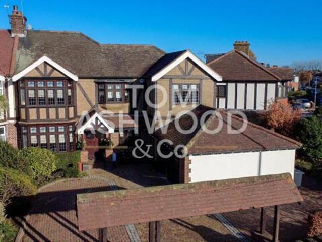 5 Bedroom House Barking Greater London 99523753