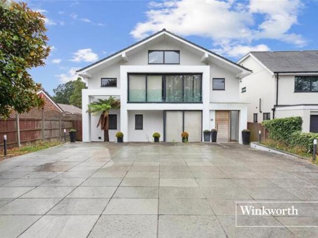 5 Bedroom House Barnet Greater London LS100786997