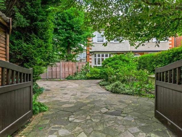 5 Bedroom House Barnet Greater London 98765801