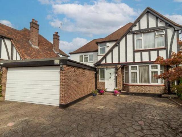 5 Bedroom House Barnet Greater London 99344833