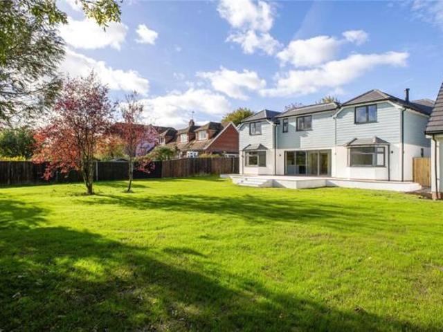 5 Bedroom House Basingstoke Hampshire LS98477490