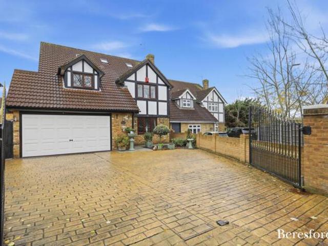 5 Bedroom House Basildon Essex 100855032