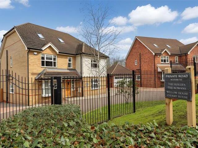5 Bedroom House Basildon Essex LS101168204