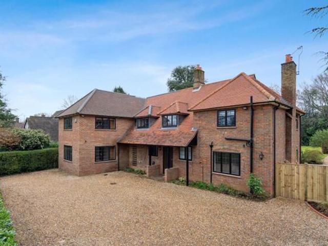 5 Bedroom House Beaconsfield Buckinghamshire 101492682