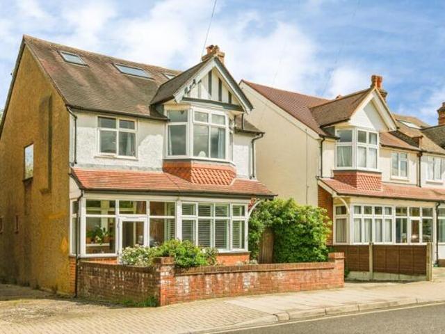 5 Bedroom House Beckenham Greater London LS101675744