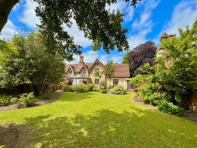 5 Bedroom House Bedford Bedford Borough LS100023809