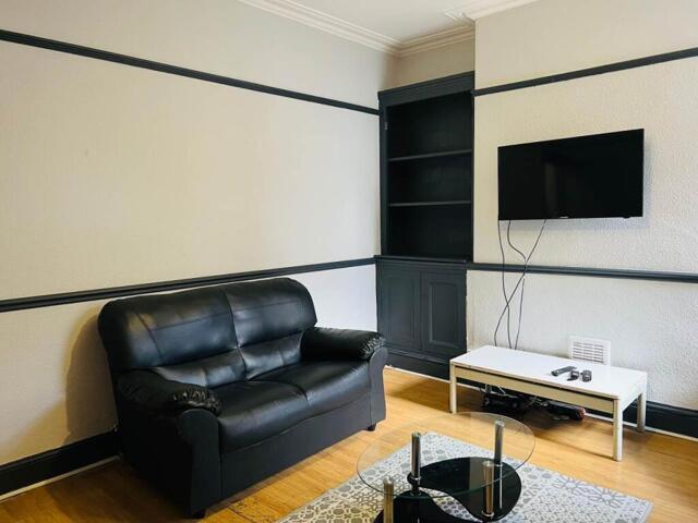 5 Bedroom House Birkenhead Merseyside 101888560