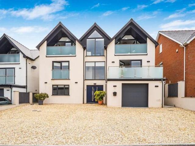 5 Bedroom House Brynmenyn Brynmenyn 98649125