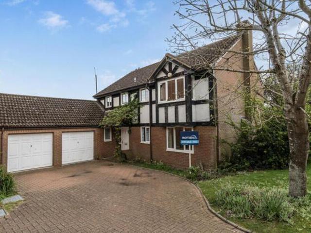 5 Bedroom House Bracknell Berkshire LS100881347