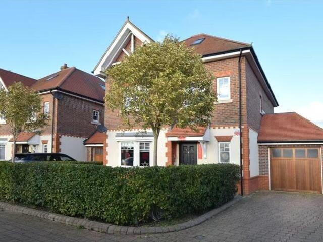 5 Bedroom House Bushey Hertfordshire 100917637