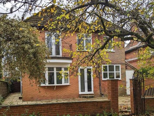 5 Bedroom House Godalming Surrey LS99344801