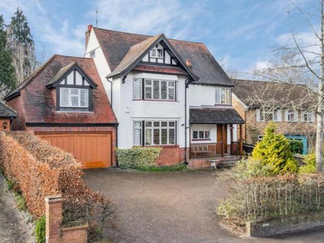 5 Bedroom House Gerrards Cross Buckinghamshire LS101931610