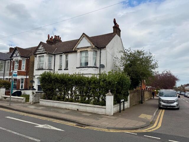 5 Bedroom House Gillingham Medway LS101678622