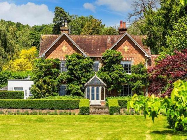 5 Bedroom House Dorking Surrey LS99571643