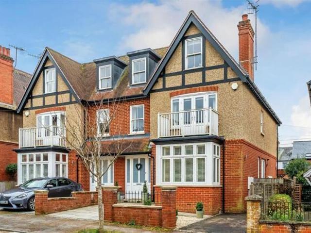 5 Bedroom House Dorking Surrey LS101676747