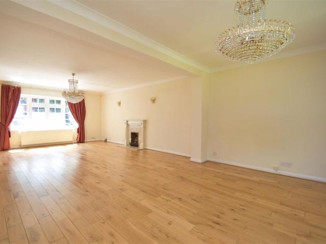 5 bedroom house detached