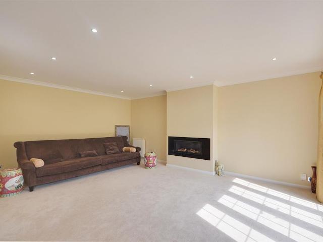 5 bedroom house detached