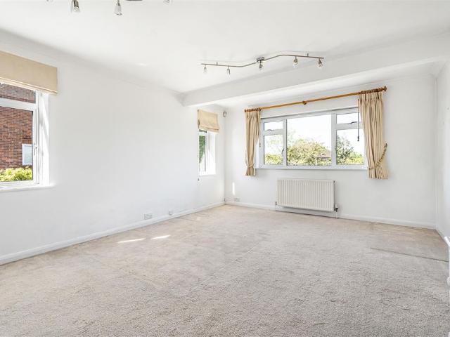 5 bedroom house detached