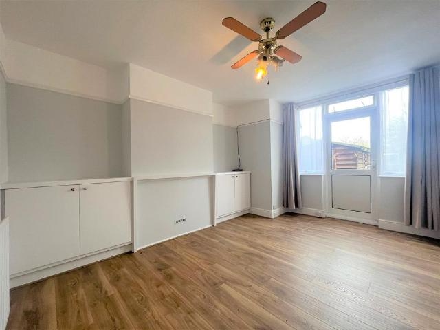 5 bedroom house end terrace