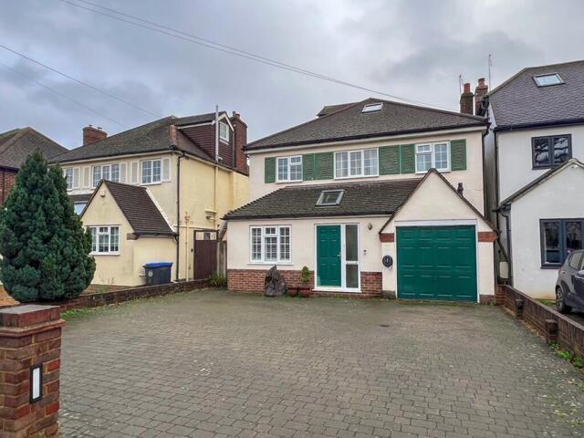5 Bedroom House East Molesey Surrey LS99839972