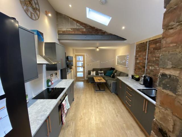 5 Bedroom House Edgbaston West Midlands 102551869