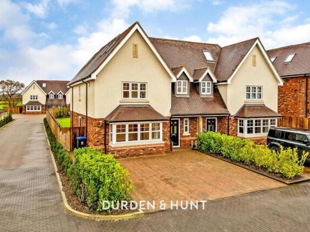5 Bedroom House Essex Essex 99808840