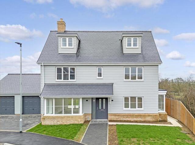 5 Bedroom House Essex Essex 99092347