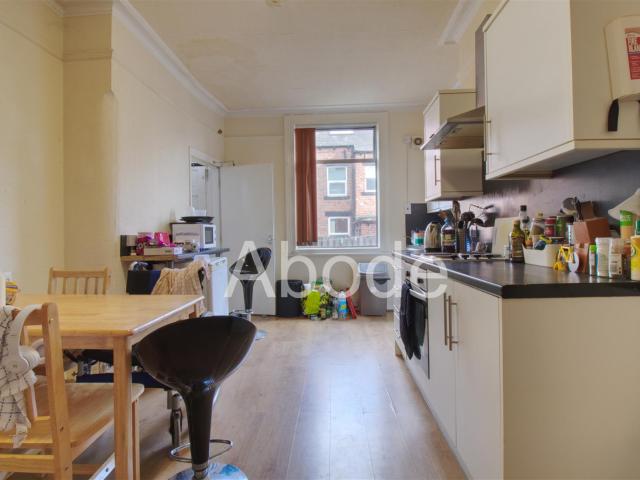 5 Bedroom House for rent at Richmond Avenue, Hyde Park, Leeds
