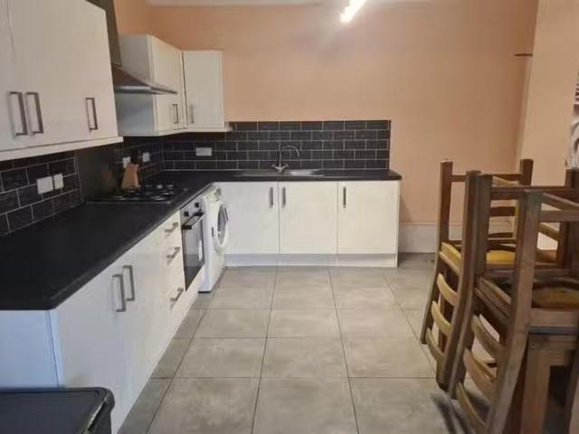 5 bedroom house for rent in 5 bedroom Detached House in Winton.