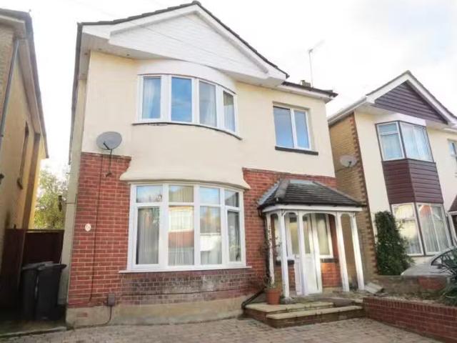 5 bedroom house for rent in 5 bedroom Detached House in Winton.